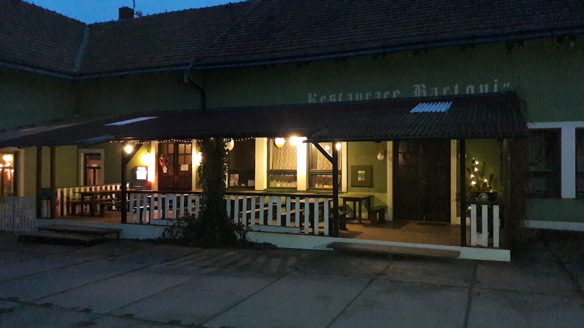 Restaurace Bartoni (Kočí 9, Kočí) :: Kde dáme oběd